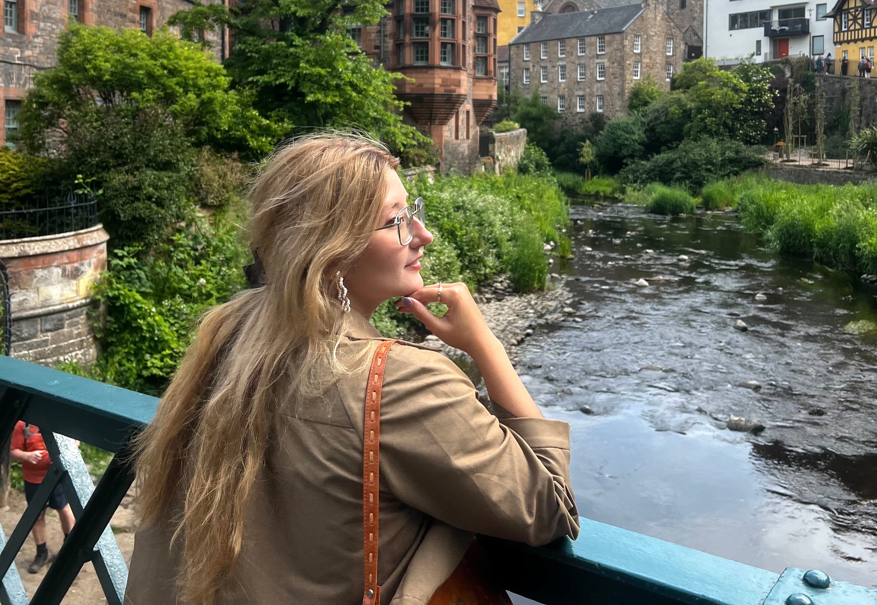 Explore why Queenie chooses to travel with Emora – EMORA