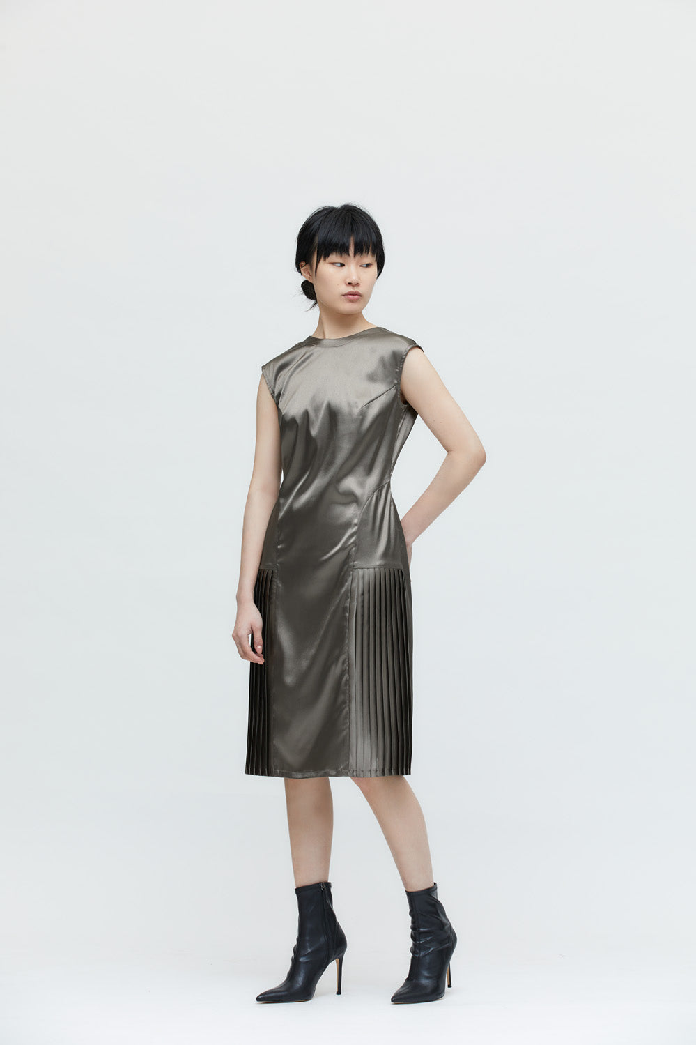 Backless dress in green and grey – EMORA